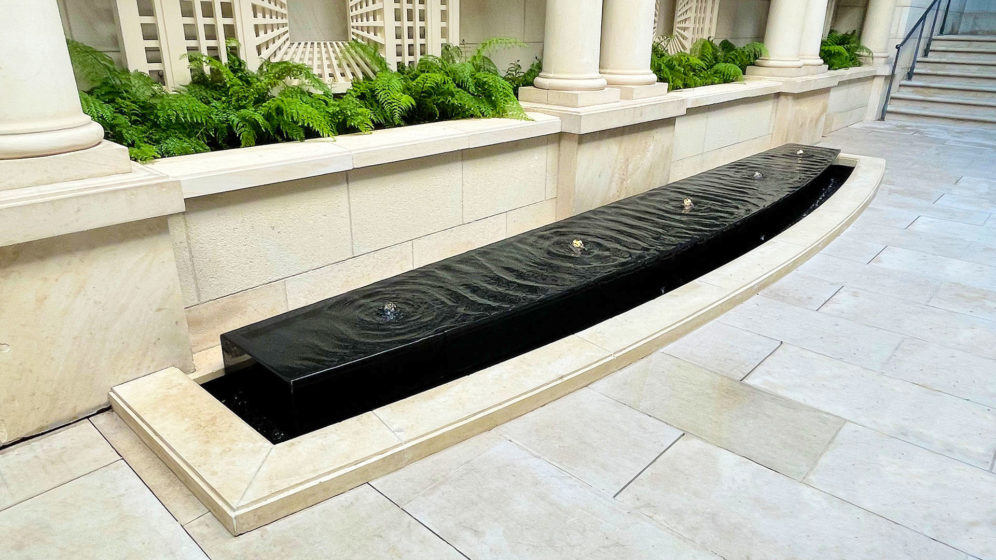 Curved Infinity Edge Fountain | Water Studio